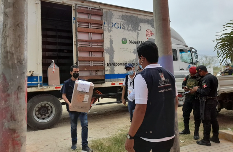 ODPE Tumbes recibe material para capacitación a miembros de mesa ...